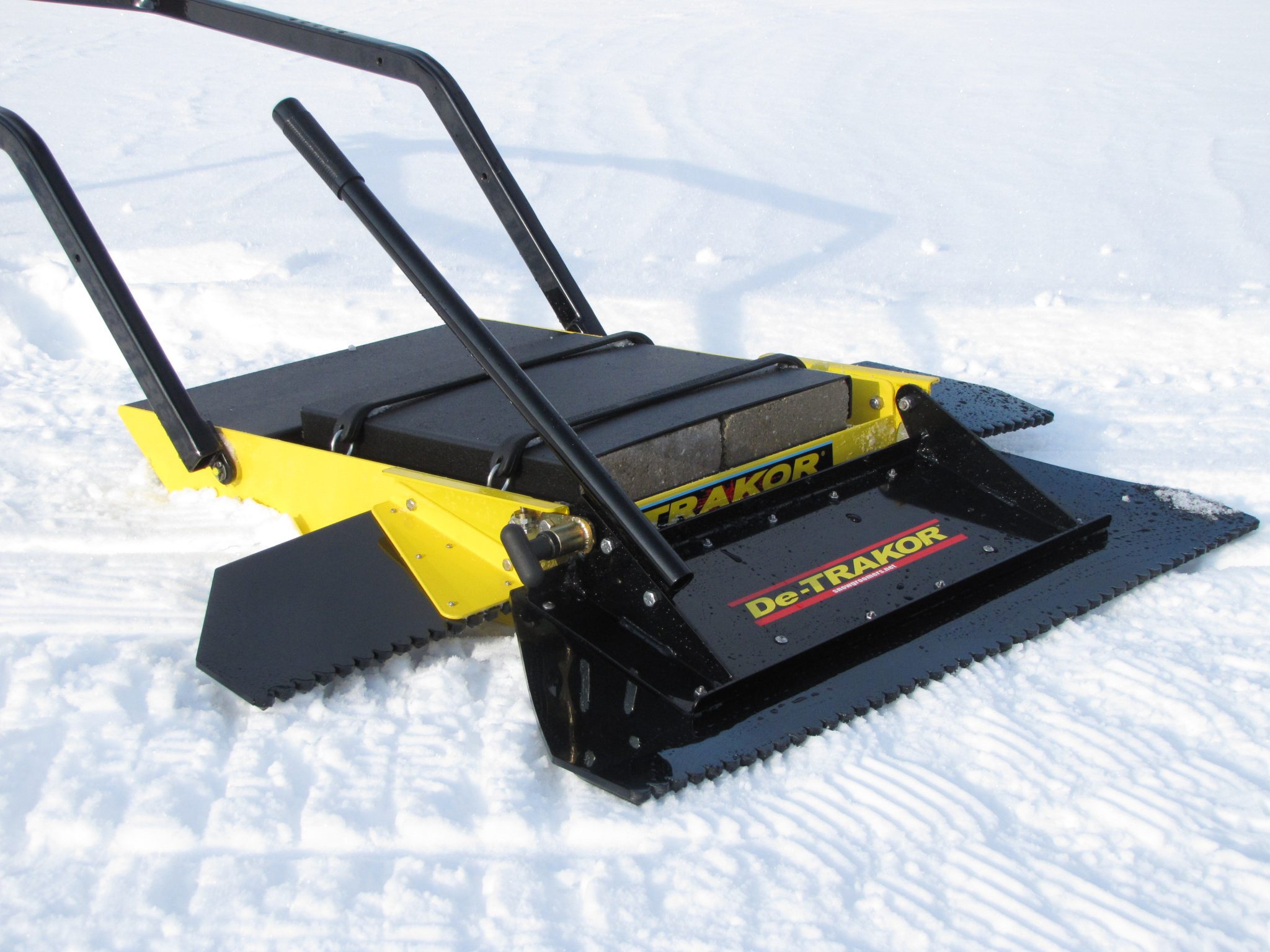 Lay both a skate path and a classic path side by side | Snow Groomers ...